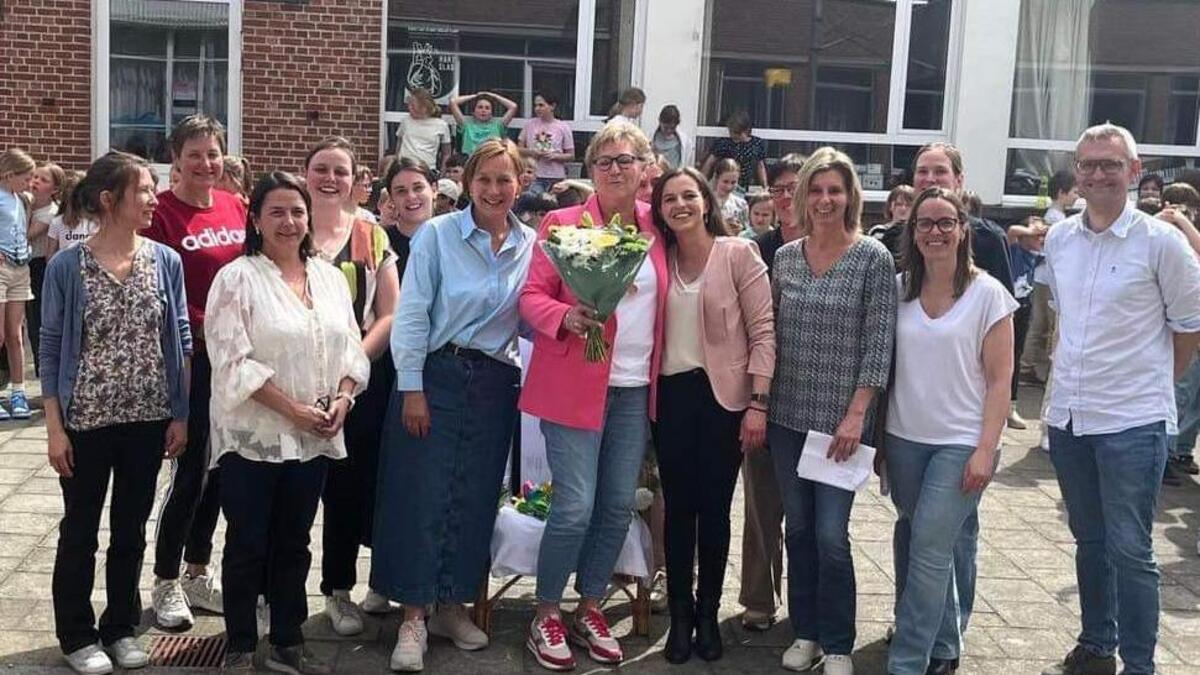 De Springplank bezorgt juf Mia warm afscheid na rijkgevulde loopbaan op school | GVA